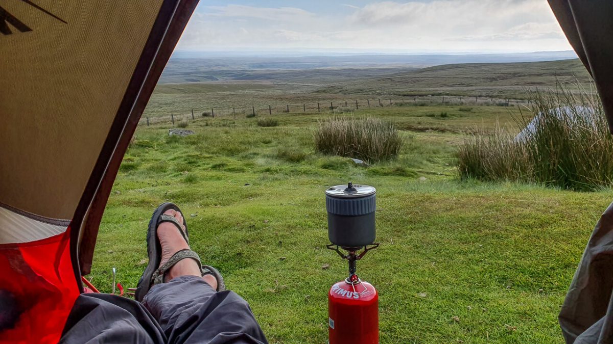 Wild Camping Toilet Tips | How To Pee + Poo Outdoors? - Becky the Traveller